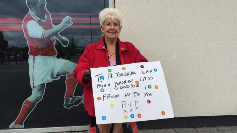 Chuckle Brothers star Barry's funeral held in Rotherham - BBC News