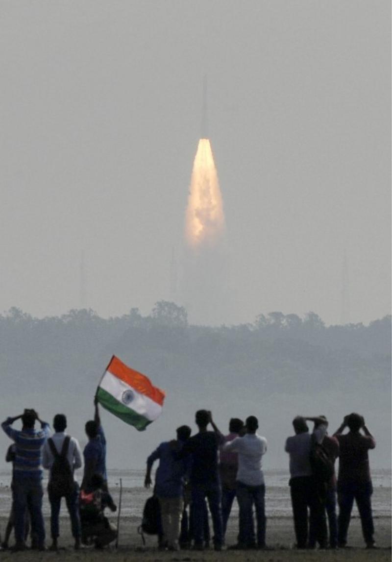 India launches record 104 satellites in single mission - BBC News