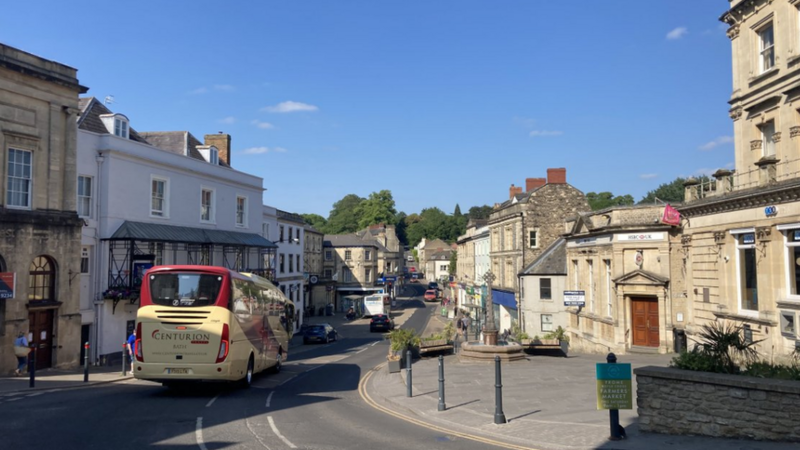 Frome community plans 'finance hub' as banks shut branches - BBC News