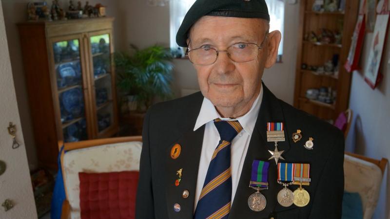 The Suez Emergency: The forgotten war of the conscript soldier - BBC News