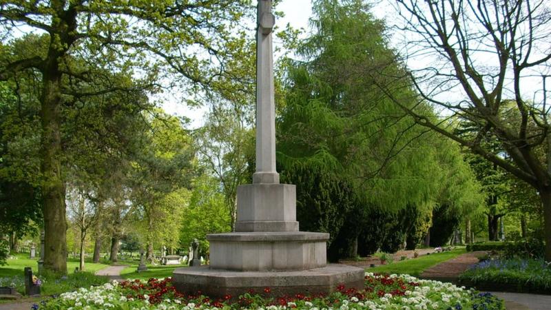 Metal thieves steal Wolverhampton cemetery memorial plaques - BBC News