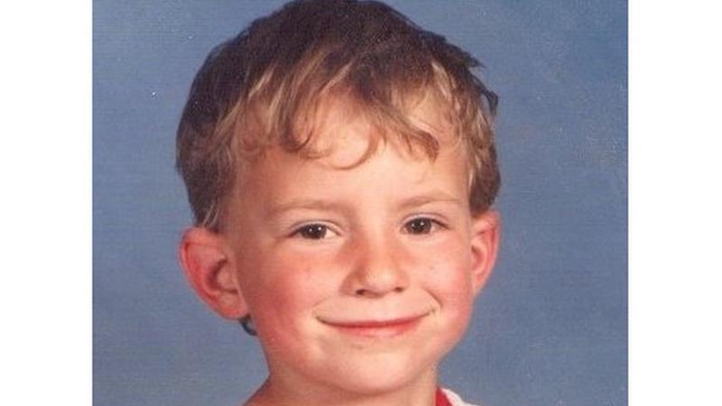 Teacher Daniel Gray: The day I told students I was gay - BBC News