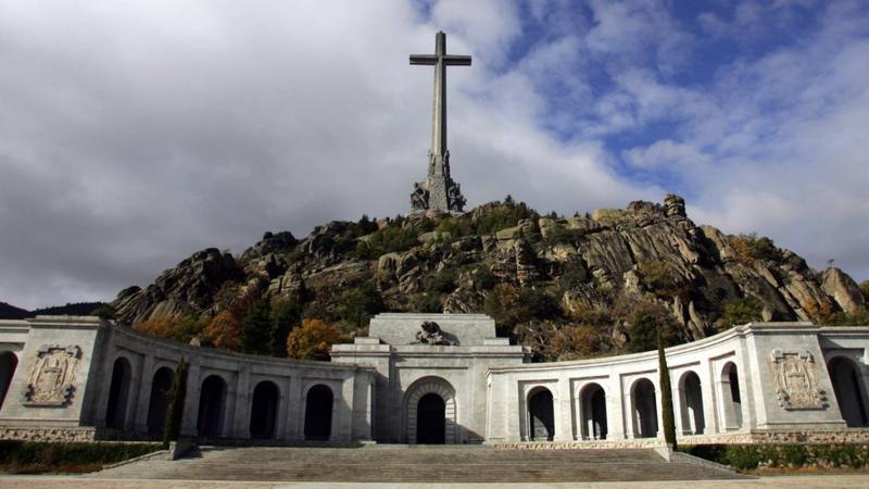 Spain feels Franco's legacy 40 years after his death - BBC News