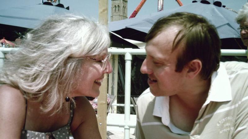 People with autism 'die younger', warns charity - BBC News