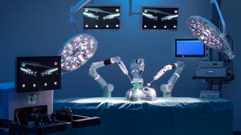 Largest robotic surgery training centre opens in Winnersh - BBC News