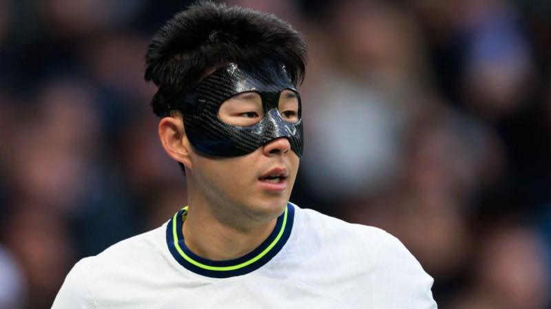 Kylian Mbappe: 11 iconic images of great players in masks - BBC Sport