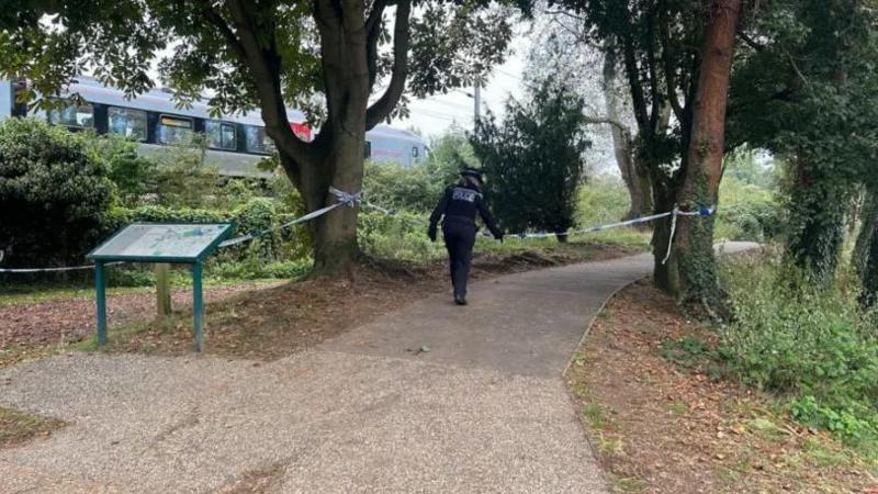 Suffolk Police find body of man in Needham Lake after search - BBC News