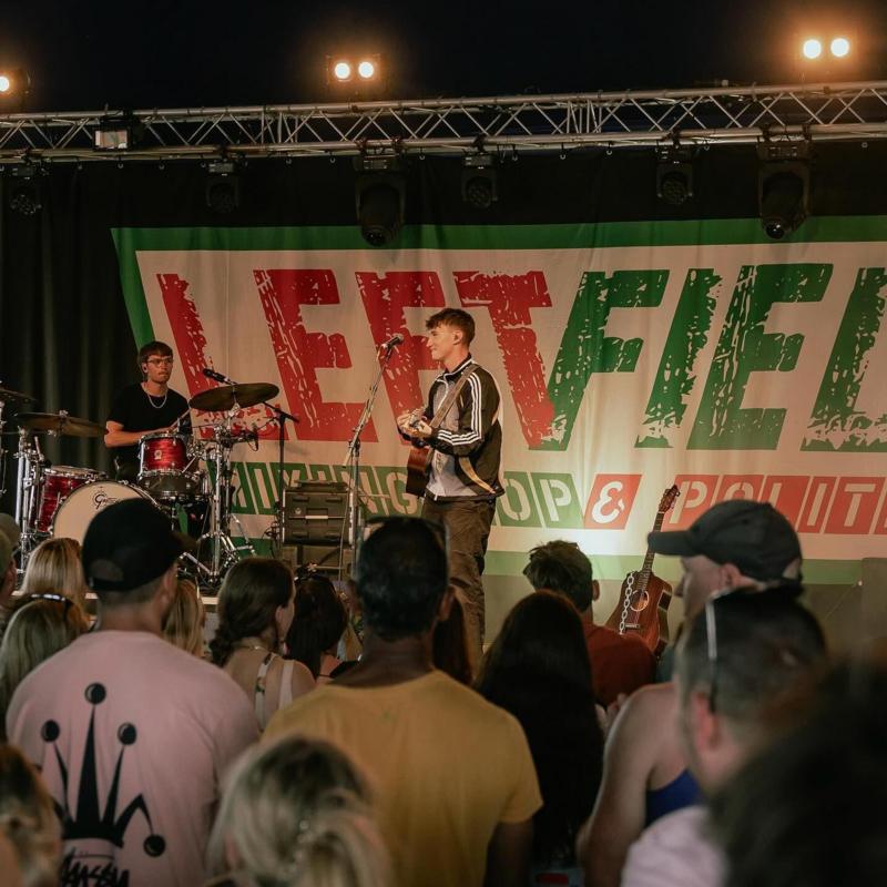 Calum Bowie: 'I went from busking out my window to Glastonbury' - BBC News