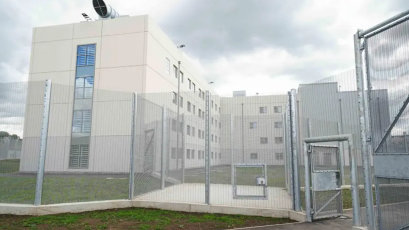 New providers announced for East Midlands prison health contract - BBC News