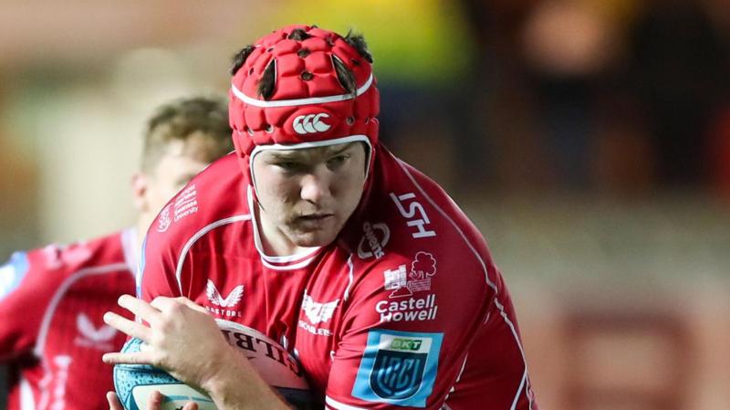 Jac Price: Lock signs Scarlets extension - BBC Sport