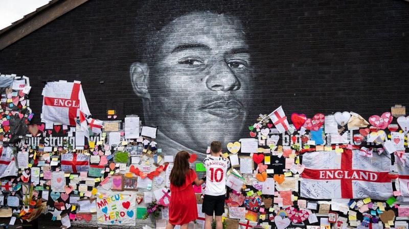 Marcus Rashford mural intrinsic to Withington's 'transformation' - BBC News