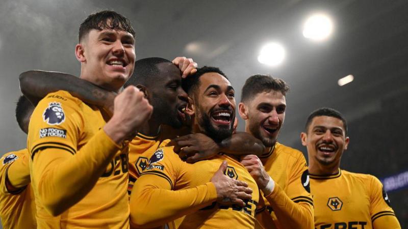 Wolves 2-0 Manchester United: Matheus Cunha scores from corner in win ...