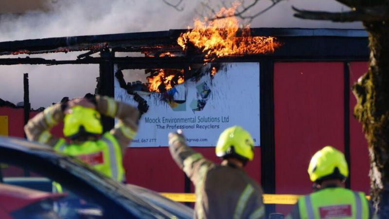 Six in hospital after industrial estate fire in Cumbernauld - BBC News