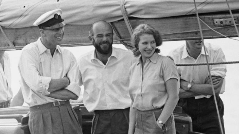 Former royal yacht rescued by Caister lifeboat crew - BBC News