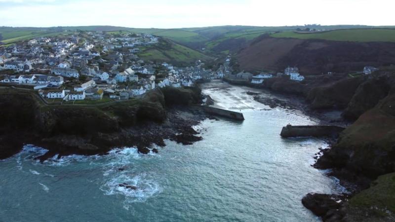 Doc Martin village plea to tourists to help Cornwall's NHS - BBC News