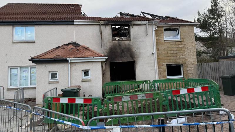 Police arrest six men in Glasgow-Edinburgh gangland feud dawn raids ...