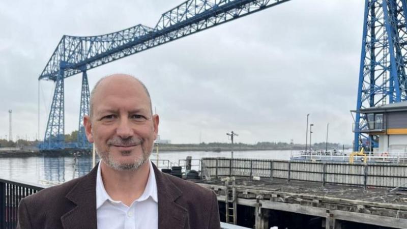 Middlesbrough's Transporter Bridge added to at risk register - BBC News