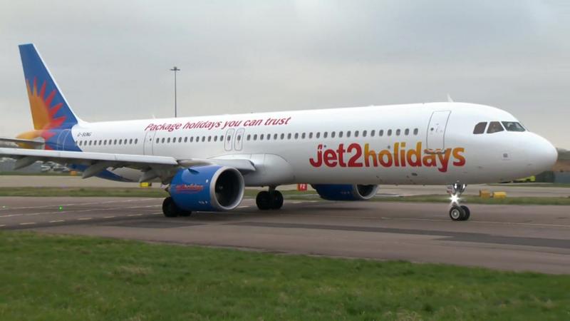 Jet2 opens new base and starts flights from London Luton Airport - BBC News