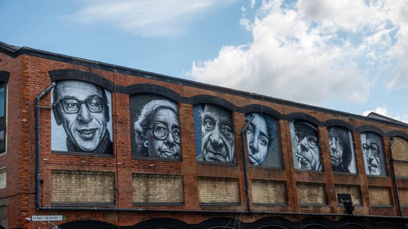 Emanuel Litvinoff's son 'moved' by Shoreditch murals - BBC News