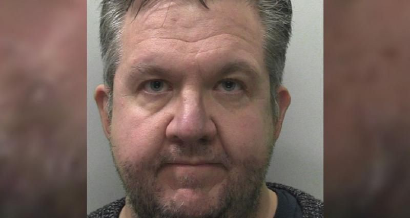 Surgeon Neil Hopper jailed after amputation of own legs - BBC News