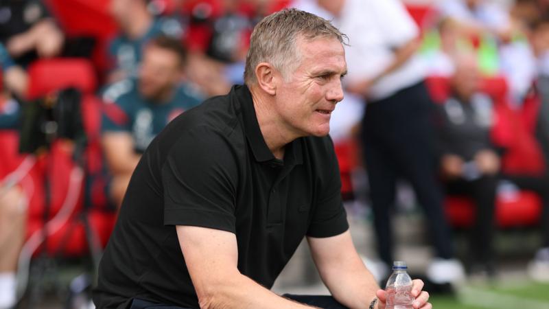 Phil Parkinson: Wrexham analysing all aspects after tough start - BBC Sport