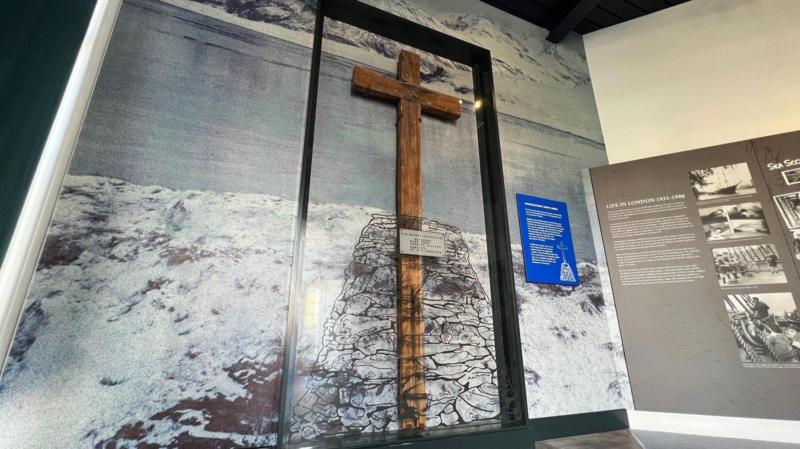 Sir Ernest Shackleton cross goes on display in Dundee after 7,000-mile ...