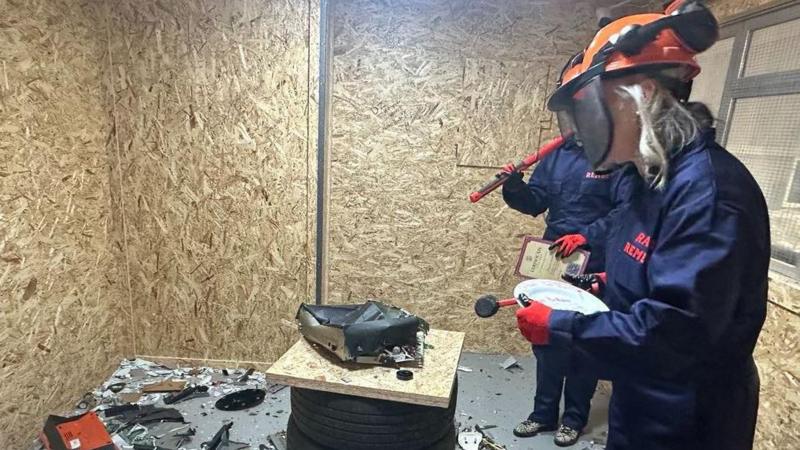 Rage room was 'best therapy session I've ever had' - BBC News