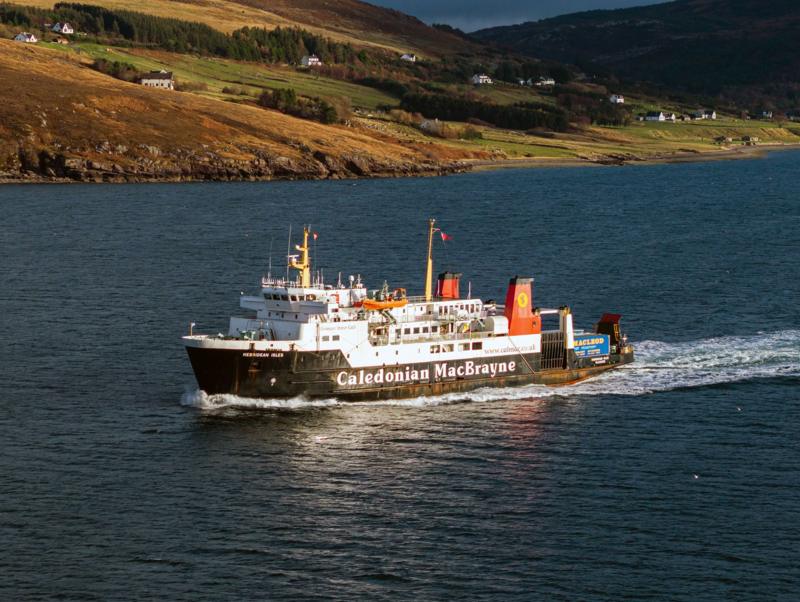 Islanders bid a fond farewell to MV Hebridean Isles - BBC News