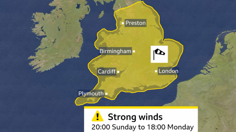 Strong wind warning issued as stormy weather to sweep across the UK ...