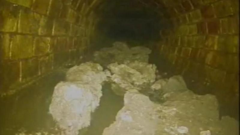 Huge 100-tonne fatberg found in London sewers - BBC News
