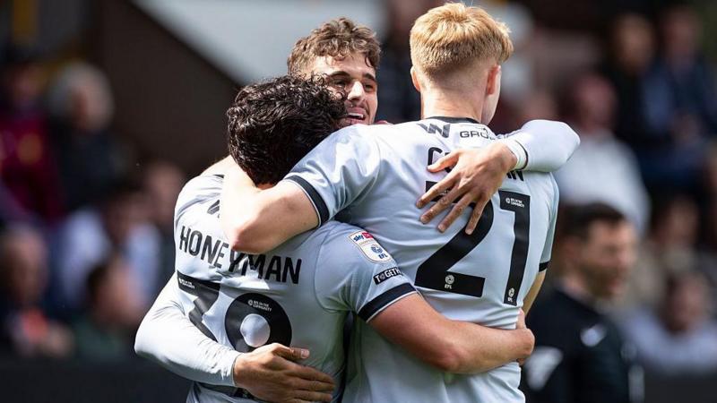 Alex Neil: Millwall head coach signs new contract - BBC Sport