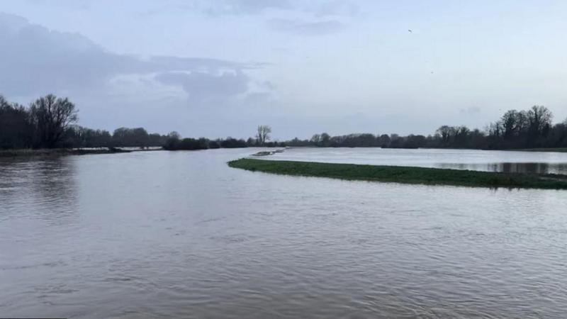 Southern Water: New wastewater project for flood-hit villages - BBC News