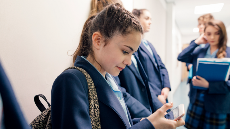 School smartphone bans - are they effective? - BBC News