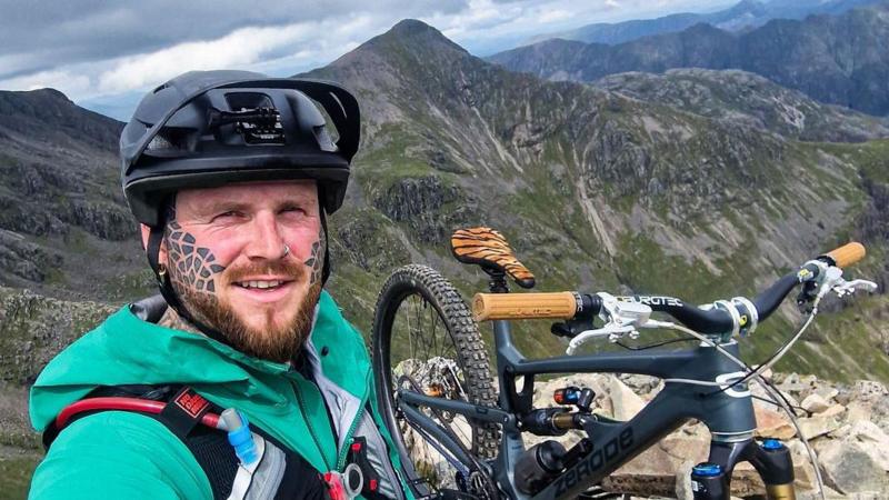 Mountain biker completes epic bid to ride down all 282 Munros - BBC News
