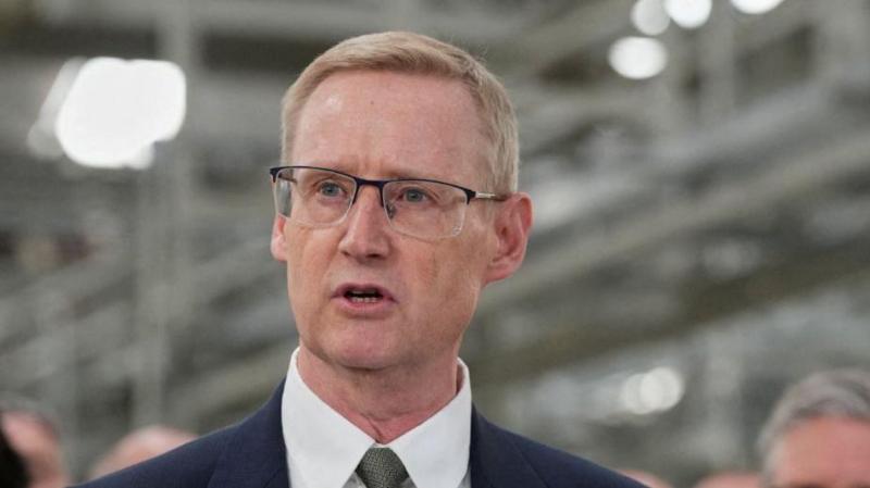 Jaguar Land Rover boss announces plans to step down - BBC News