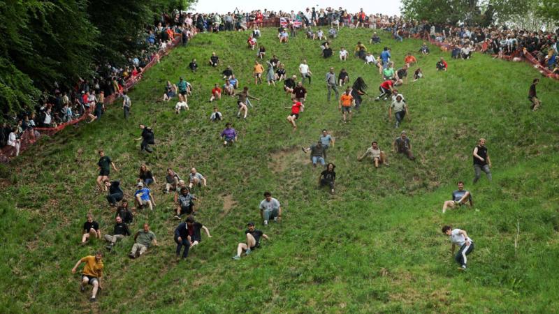 Gloucestershire cheese rolling: Tom Kopke wins again - BBC News