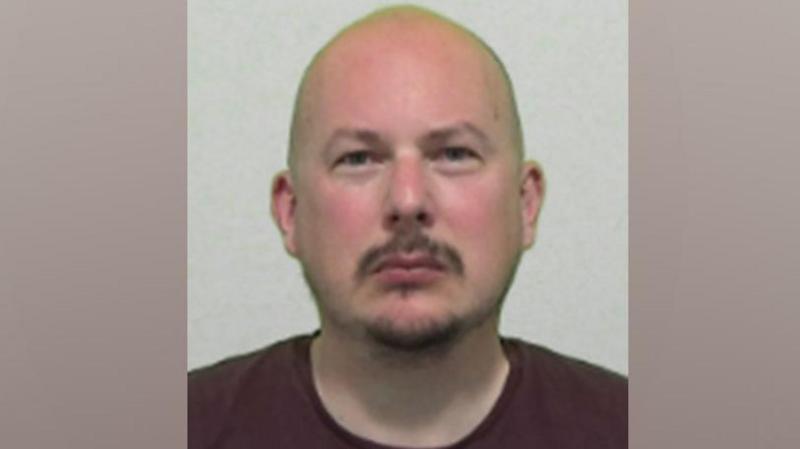 Sunderland man jailed for sending sexual messages to fake child - BBC News