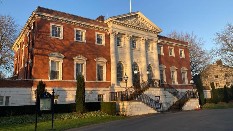 Warrington Borough Council - BBC News