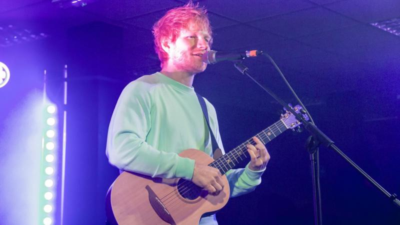 Ed Sheeran announces series of Ipswich Portman Road gigs - BBC News