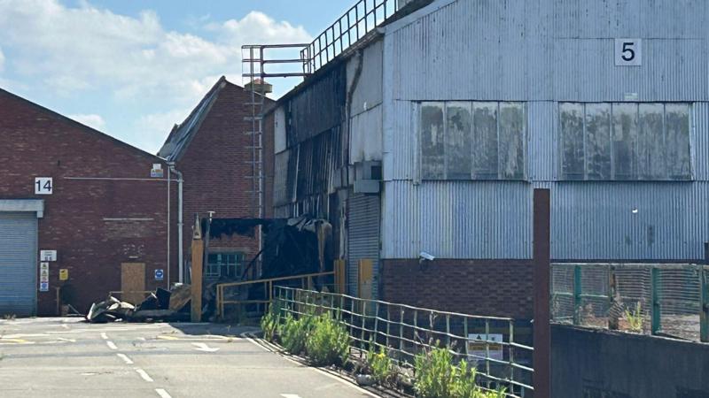 Worcester factory destroyed in suspected arson - BBC News