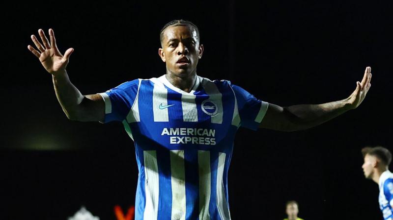 Brighton transfer: Como interested in defender Igor Julio - BBC Sport