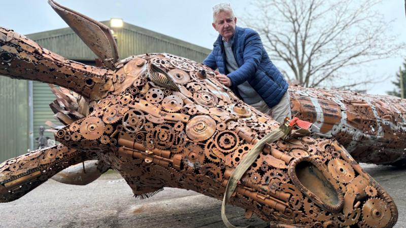 British Ironworks Centre's crane plea to finish giraffe sculpture - BBC ...