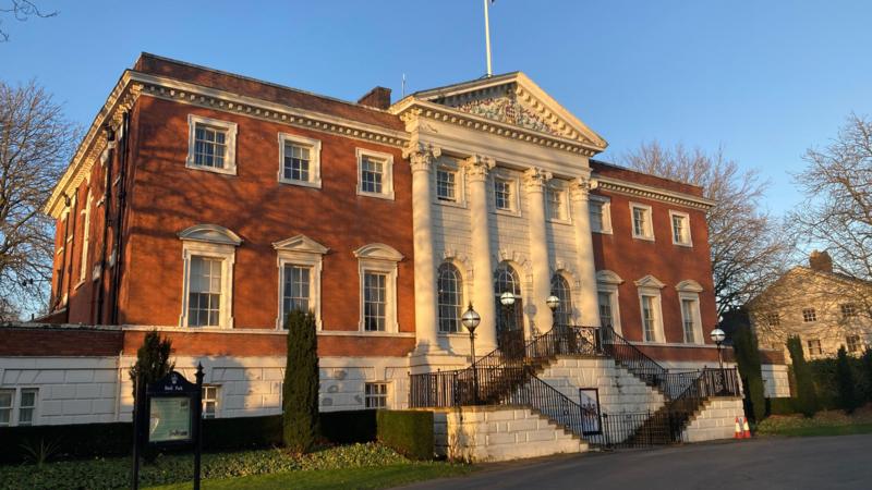Warrington Borough Council - BBC News