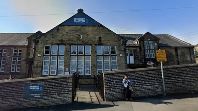 Bradford head teacher repeats call for crossing on Allerton Road - BBC News