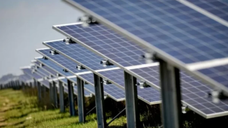 Reepham solar farm plan approved despite objections - BBC News