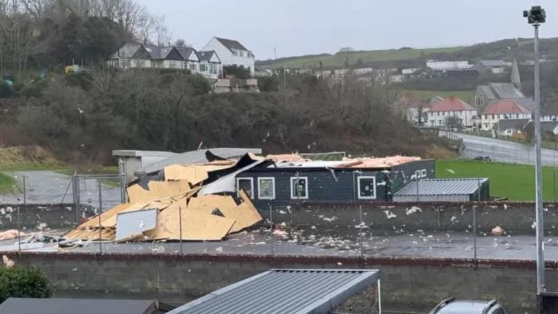 Wales sees thousands lose power after Storm Darragh winds - BBC News