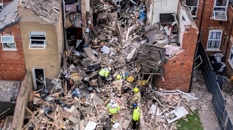 Worksop explosion: Probe continues after man dies in blast - BBC News