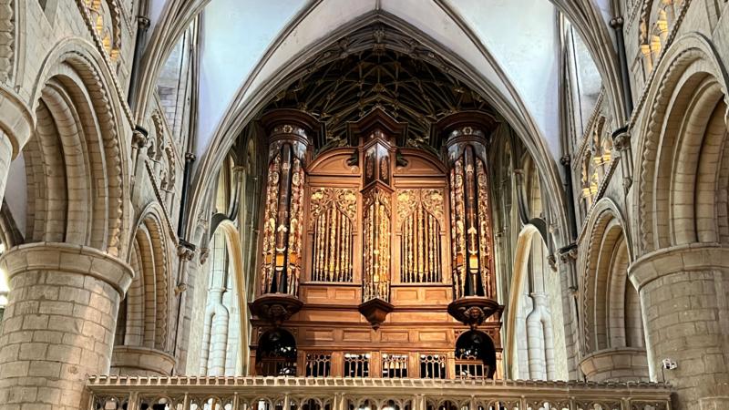 Gloucester Cathedral organ's 'hybrid' sound during £3m refurb - BBC News