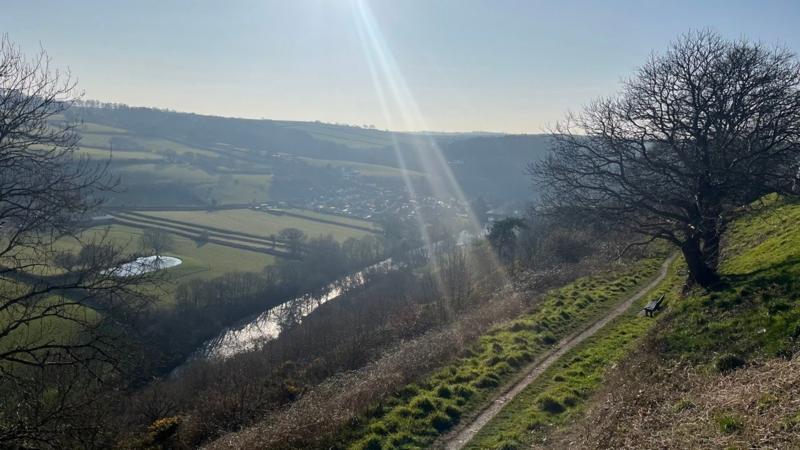 Rural poverty in Cornwall 'hidden behind scenic views' - BBC News