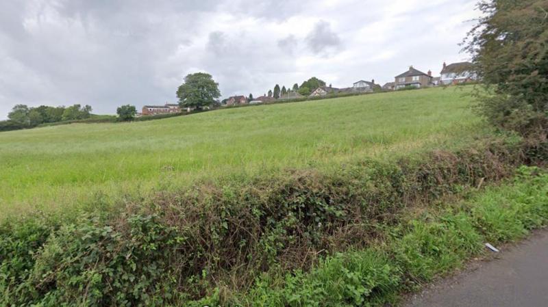 Unpopular Worcester plans to build almost 400 homes approved - BBC News